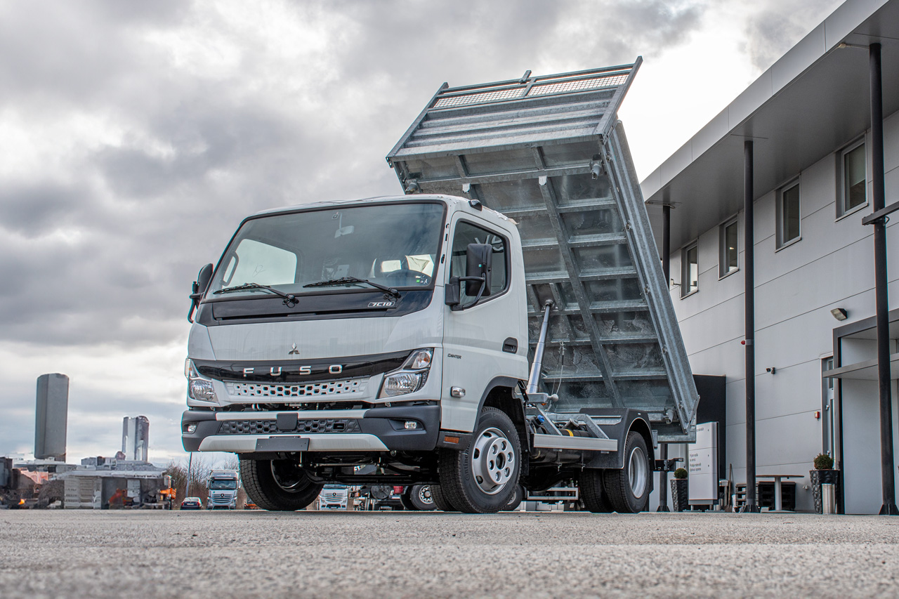 FUSO Canter 7C18 s trostranom kiper nadogradnjom - Dostupan odmah!